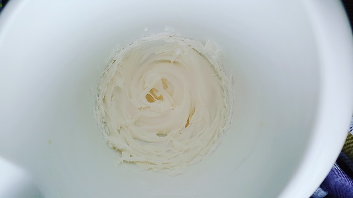 Wunderbar zarter DIY-Body Whip mit Kakaobutter und Wildrosenöl ...